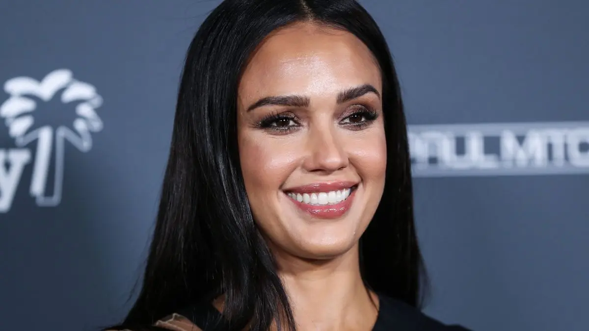 ‘Fantastic Four’ Star Jessica Alba Turns Heads in Tiny Bikini While ...