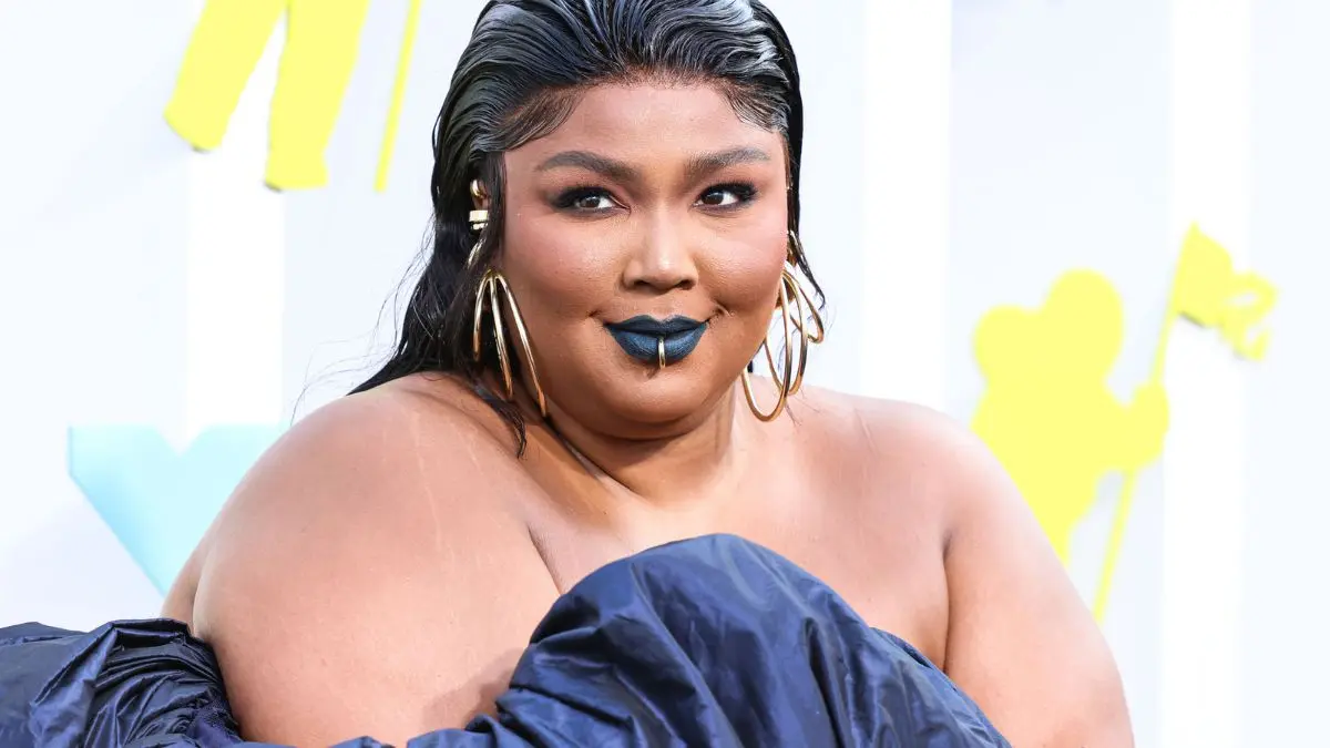Lizzo Turns Heads in Tiny Pink Dress at L.A. Premiere After Dramatic ...